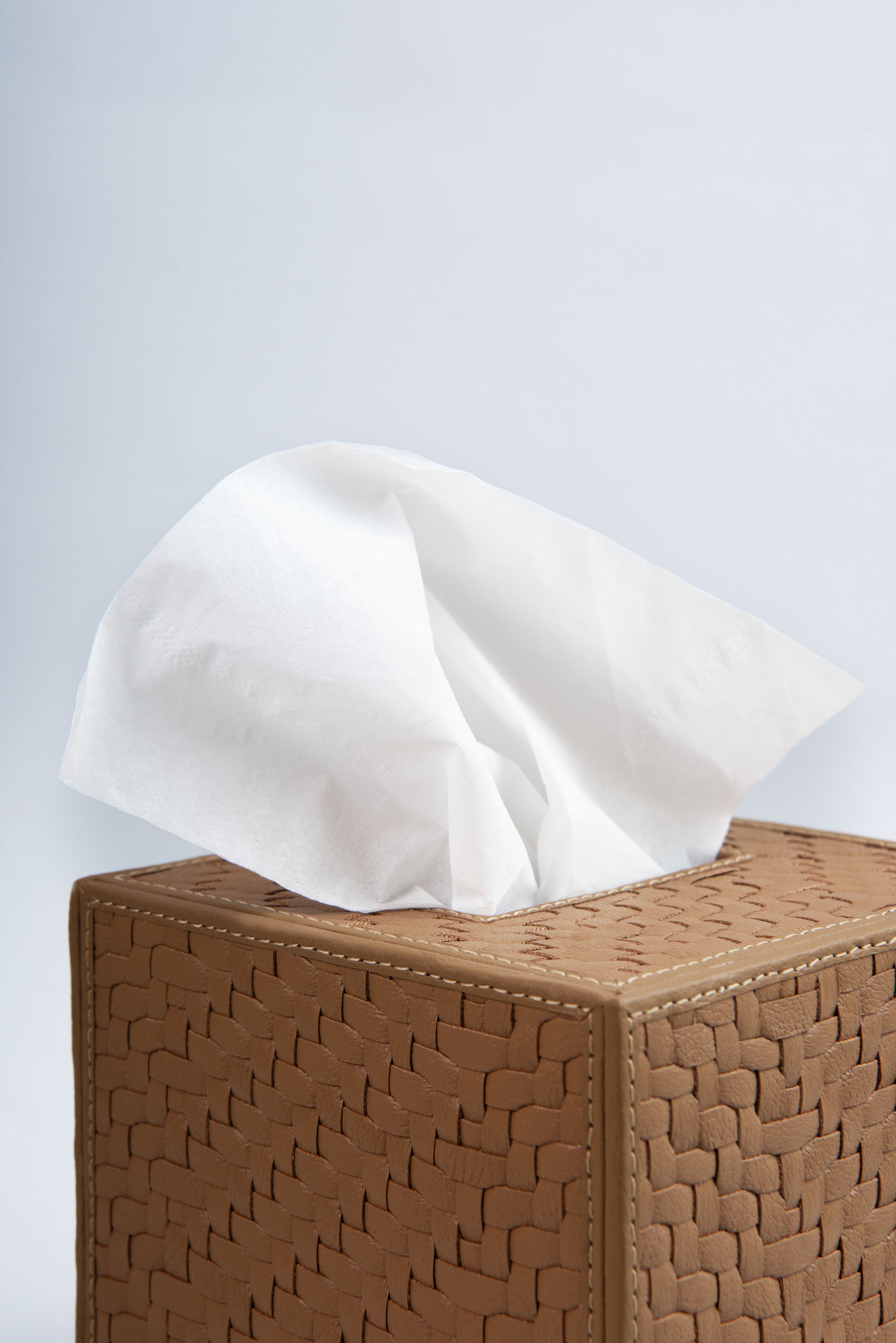 WOVEN SQUARE TISSUE BOX HOLDER – Aljoud Lootah Design Studio
