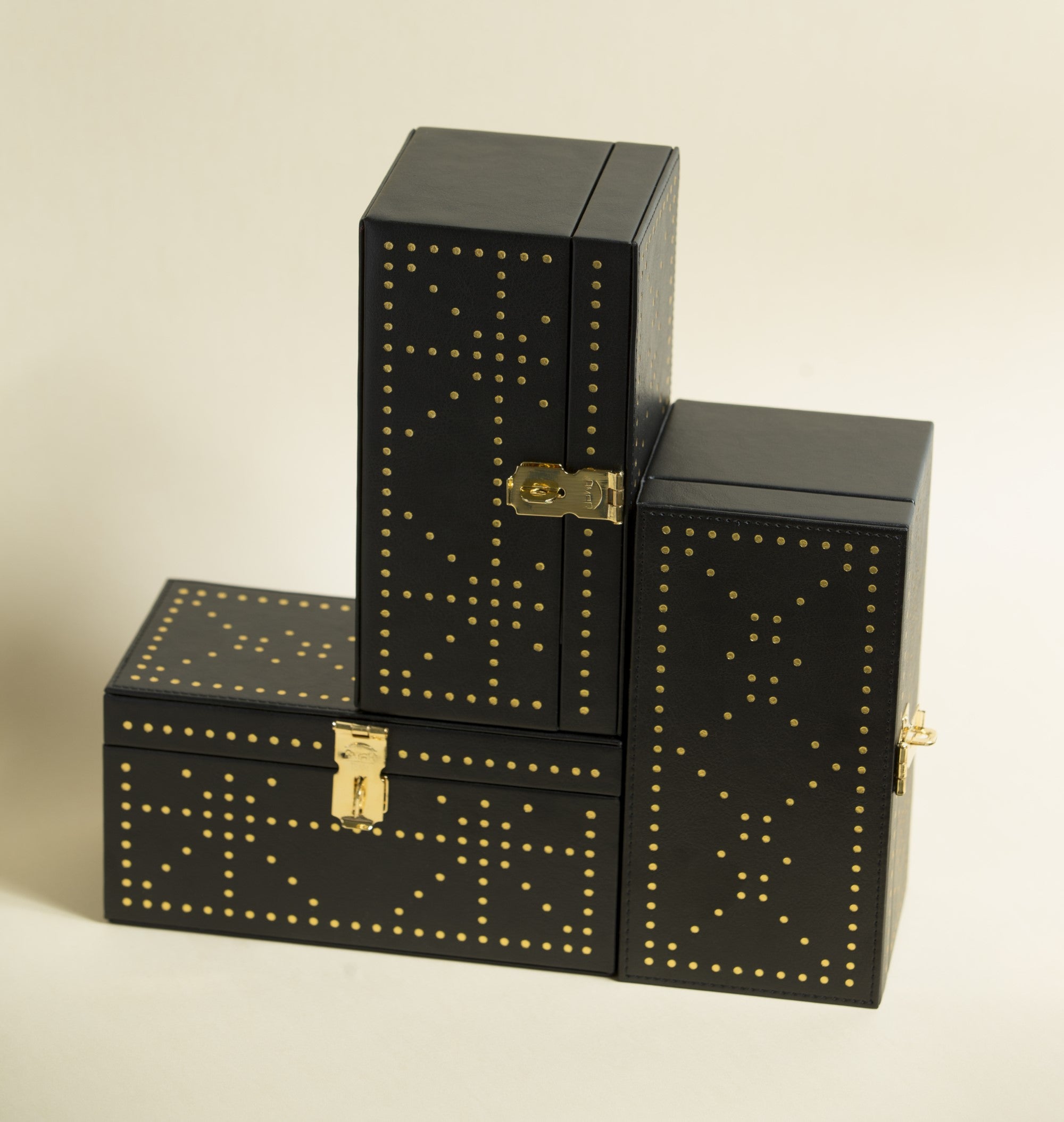 Chocolate Mandoos – Aljoud Lootah Design Studio