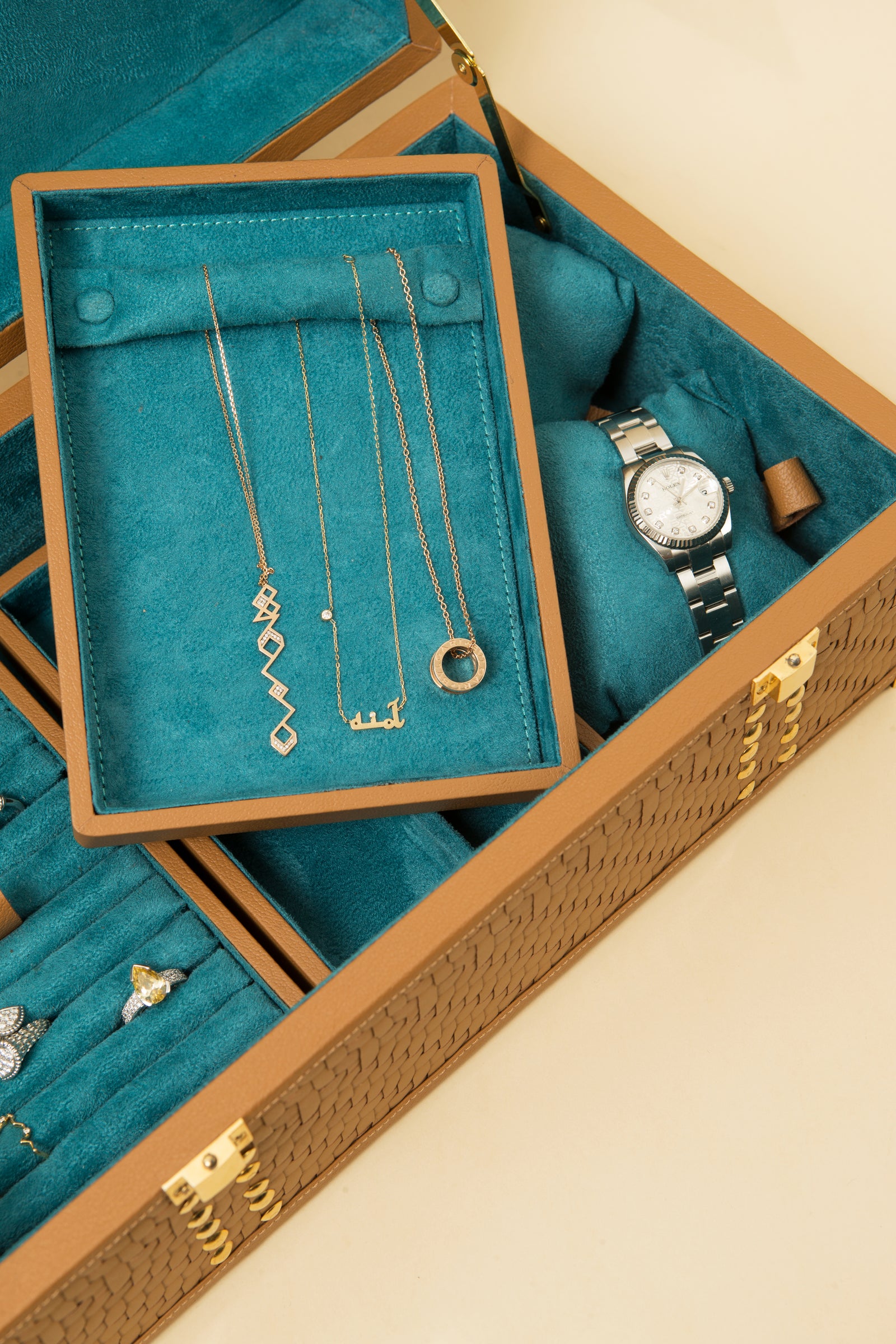 Mandoos – Aljoud Lootah Design Studio